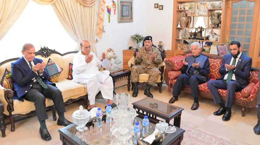 PM visits residence of Shaheed Squadron Leader Usman Yousaf to offer condolences – NEWS.net.pk